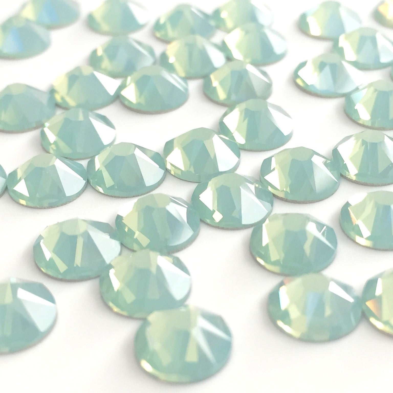 Round Swarovski Flat Back Crystals – Nail Art Supplies